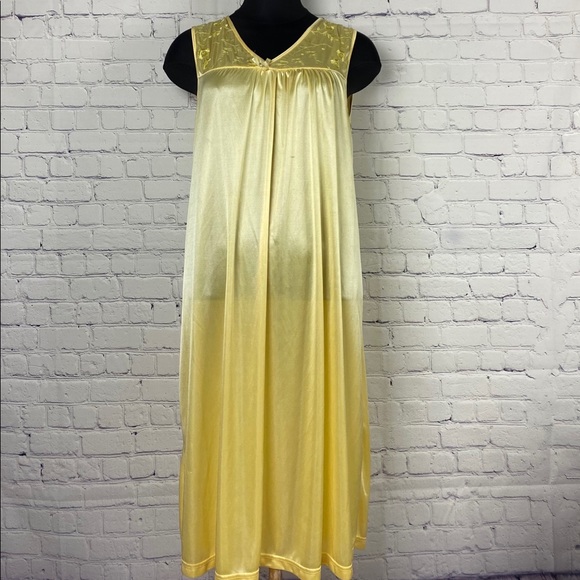 carroll reed | Intimates & Sleepwear | 3 For 35 Vintage Silky Yellow ...